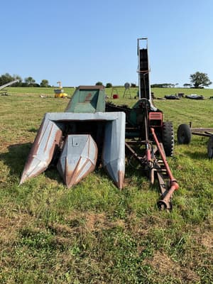 SOLD - New Idea 324 Lot No. 37983 Harvesting | Tractor Zoom