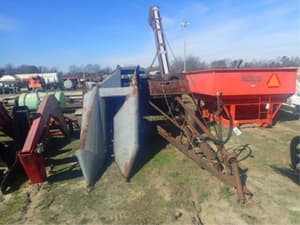 SOLD - New Idea 323 Lot No. 9452 Harvesting | Tractor Zoom