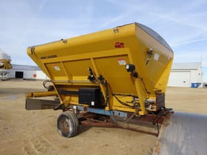 SOLD - New Leader Dry Spreader Box (PZ10286) Chemical Applicators ...