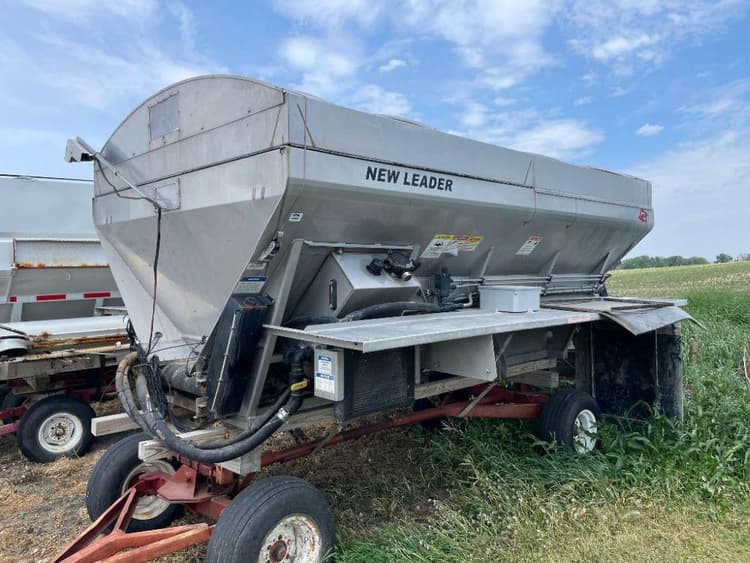 New Leader L4000G4 Chemical Applicators Fertilizer Applicators - Dry ...