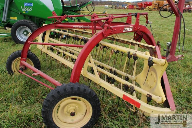 New Holland 256 Hay and Forage Hay - Rakes/Tedders for Sale | Tractor Zoom