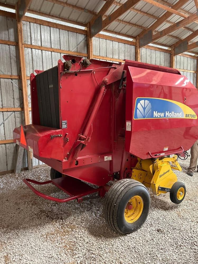 New Holland BR7060 Hay and Forage Balers - Round for Sale | Tractor Zoom