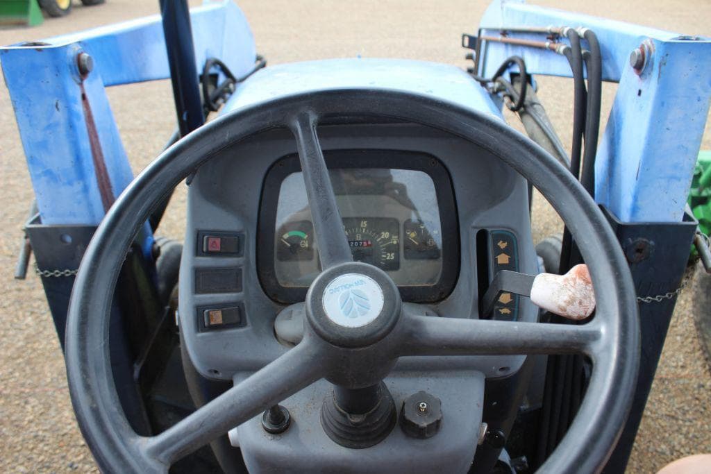 Tractor Zoom - New Holland TN55