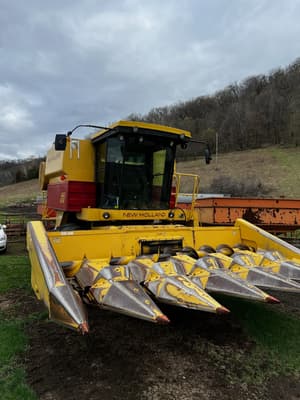 SOLD - New Holland TR86 Lot No. 2015 Combines with --- Hrs | Tractor Zoom