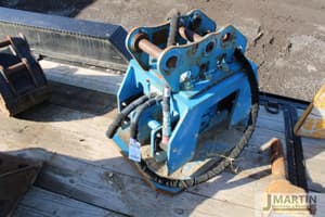 SOLD - Okada OAC200 attachments 34" hyd tamper (excavator mount ...