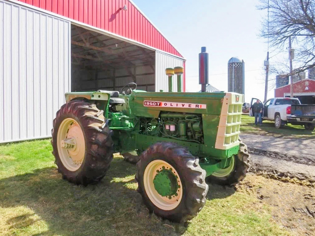 SOLD - Oliver 1950-T Lot No. e347f39c-eb85-11ec-9544-0246304ce823 ...