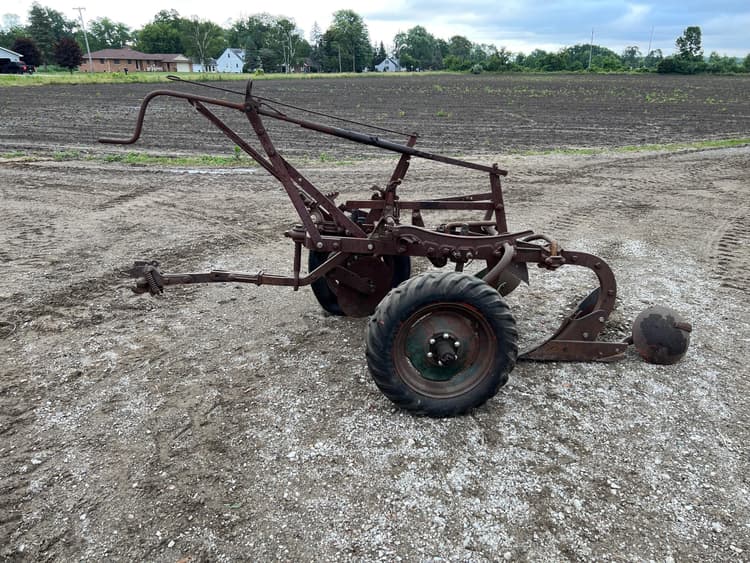 SOLD - Oliver Undetermined Tillage Plows | Tractor Zoom