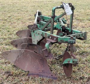 SOLD - OLIVER 4240 3-BOTTOM PLOW Tillage with 3 Bottoms | Tractor Zoom