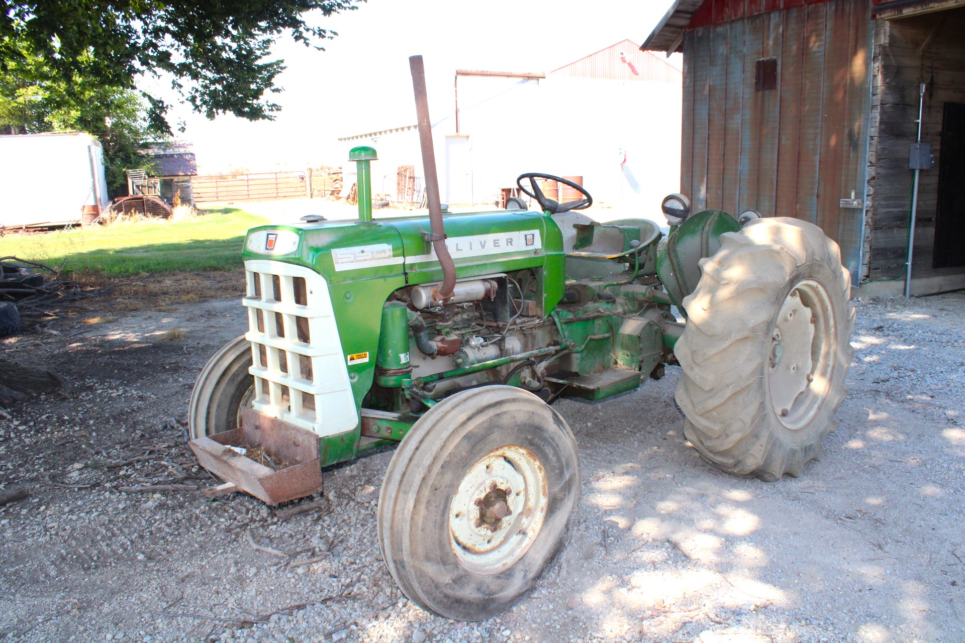 SOLD - Oliver 550 Lot No. 313e89fe-2243-11ed-8bec-0246304ce823 Tractors ...