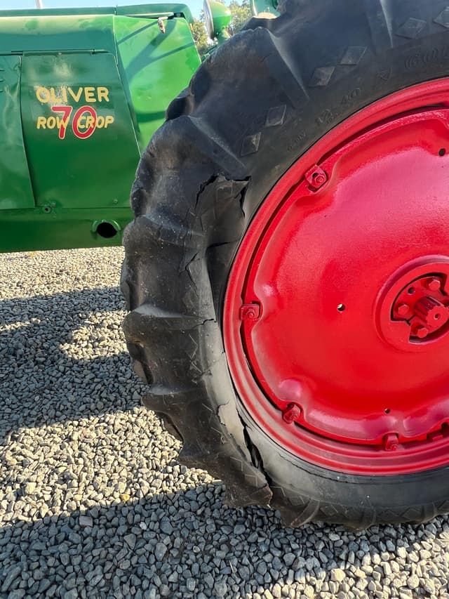 Oliver 70 Lot No. 6104001 Tractors For Sale with 33 HP | Tractor Zoom