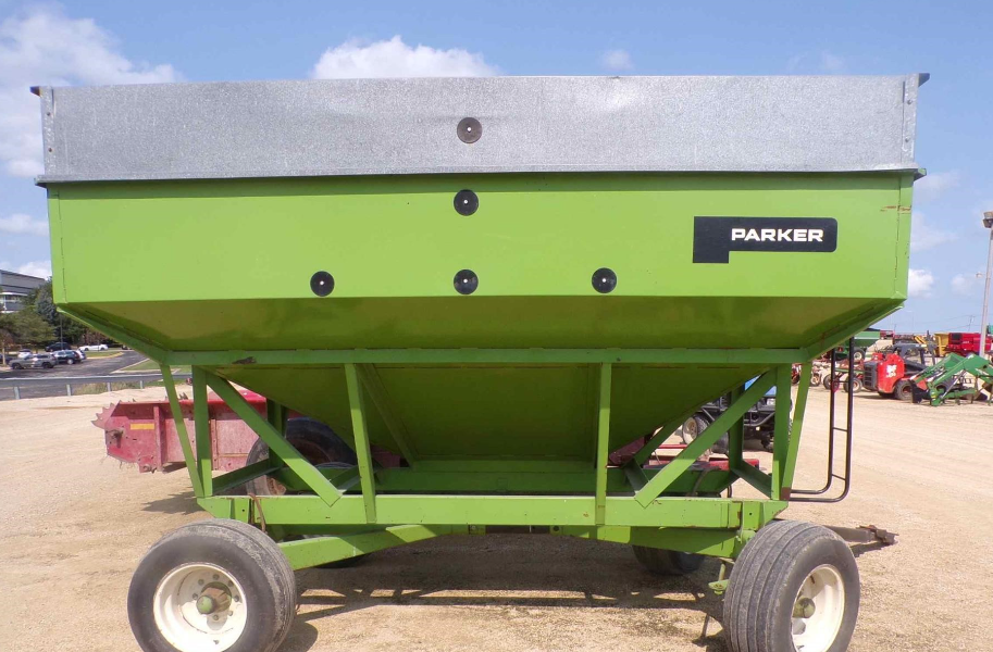 SOLD - Parker 2600 Harvesting | Tractor Zoom