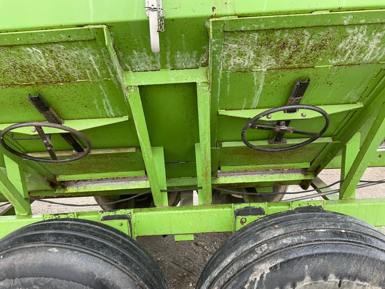 Parker 6000 Harvesting Gravity Wagons for Sale | Tractor Zoom