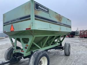 SOLD - Parker 6250 Stock No. 1094439 Harvesting with 600 Bu | Tractor Zoom