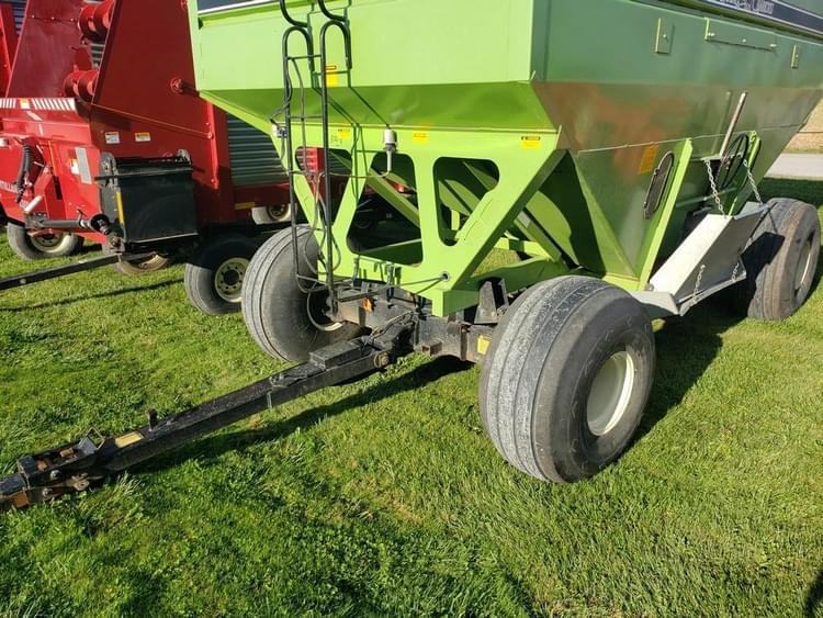 Parker 6250 Harvesting Gravity Wagons for Sale | Tractor Zoom