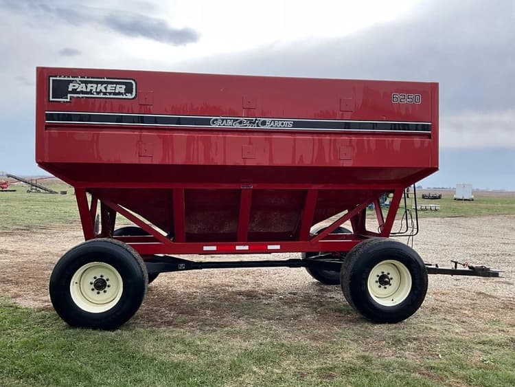 Parker 6250 Harvesting Gravity Wagons for Sale | Tractor Zoom