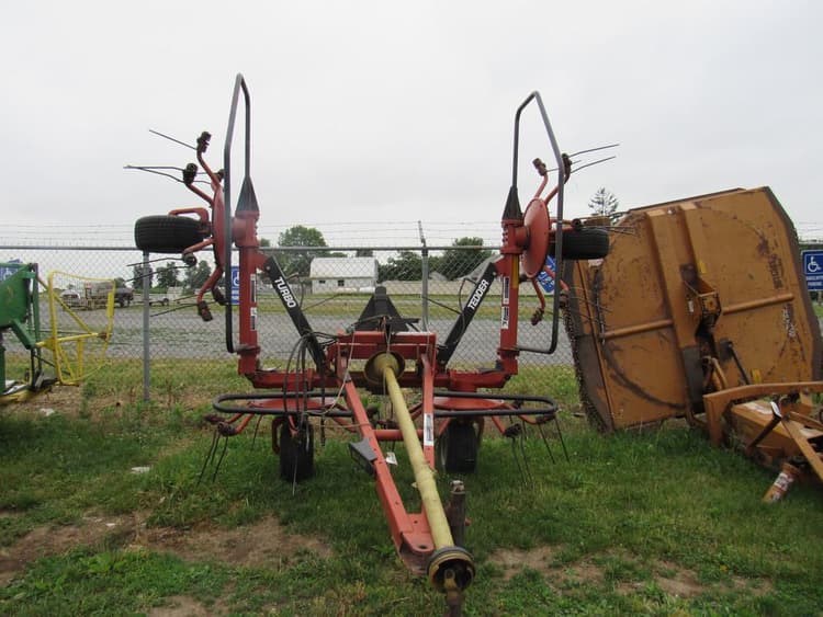 SOLD - Pequea TT4000 Hay and Forage Hay - Rakes/Tedders | Tractor Zoom