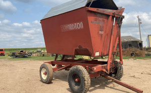 SOLD - Richardton 700 Harvesting | Tractor Zoom