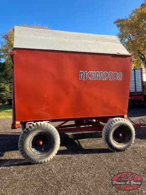 SOLD - Richardton 700 Lot No. 33 Harvesting | Tractor Zoom
