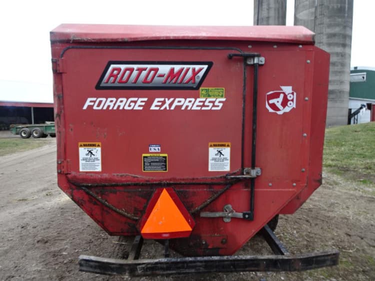 Roto-Mix 274-12 Hay and Forage Grinders/Mixers for Sale | Tractor Zoom