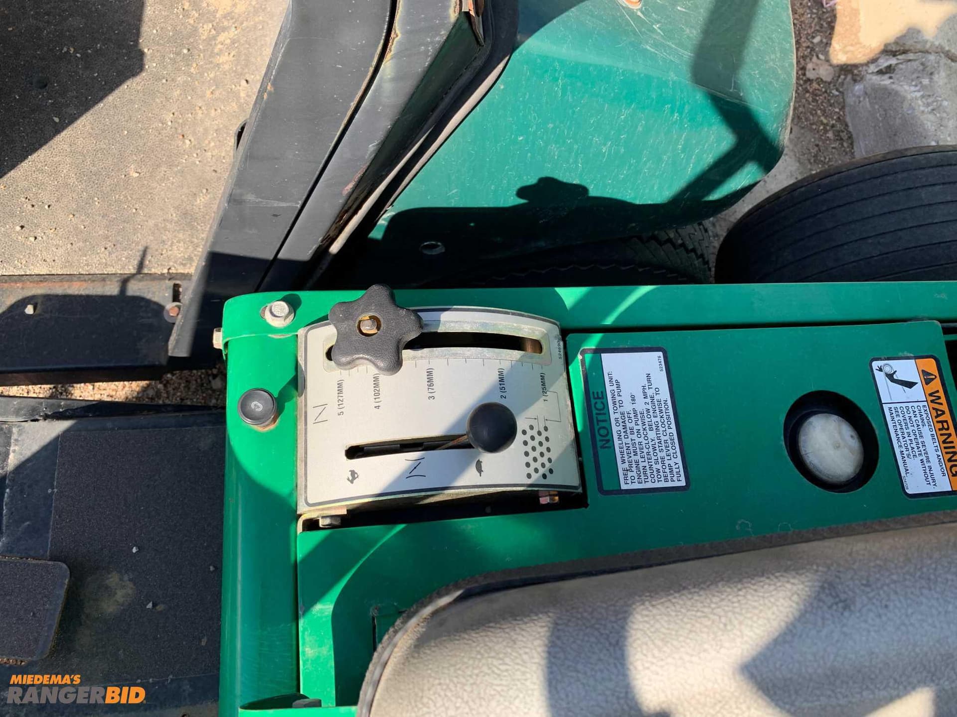 Tractor Zoom - Ryan GA30