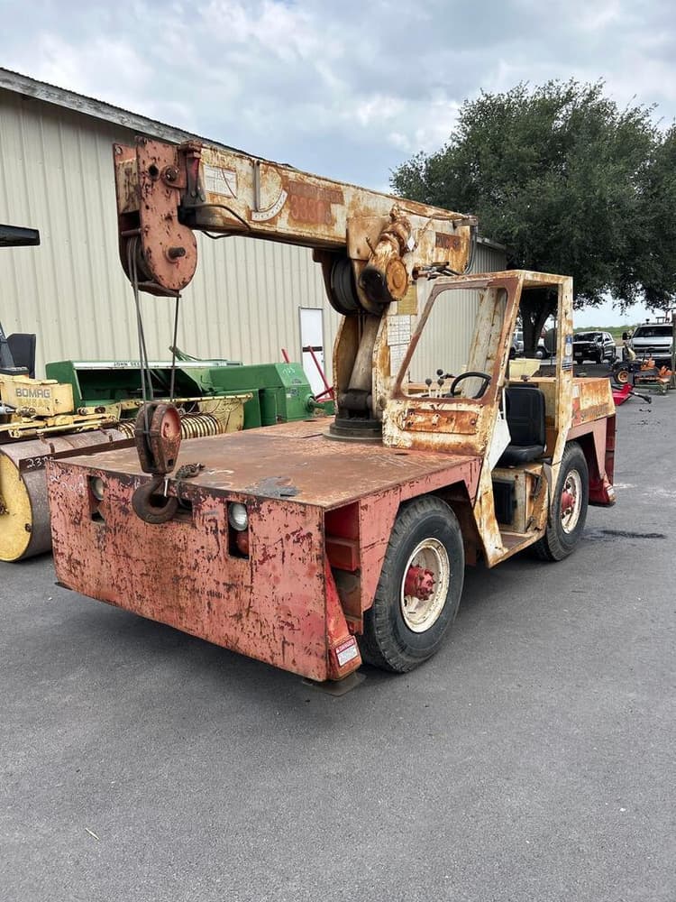 SHUTTLELIFT 3330C Construction Crane for Sale | Tractor Zoom