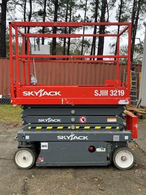 SOLD - SKYJACK Scissor Lift Model: SJ111-3219 Serial: 22138880 ...