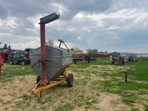 SOLD - SnowCo 800 Auger Box Harvesting | Tractor Zoom