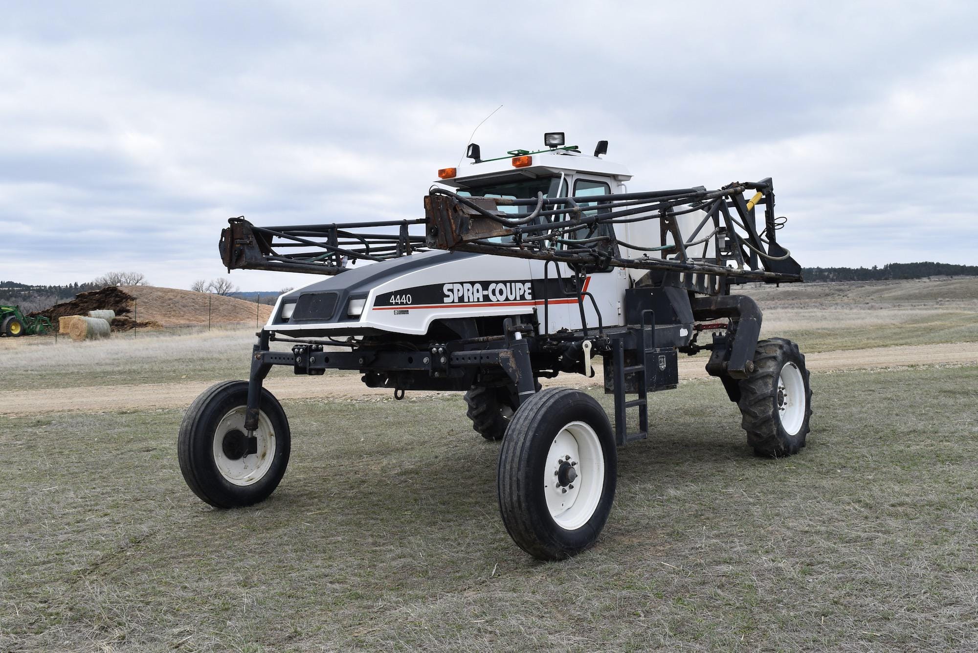 SOLD - Spra-Coupe 4440 Sprayer Chemical Applicators with 2,489 Hrs ...