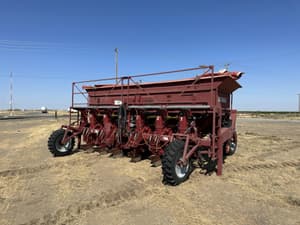 SOLD - Spudnik 8060 Lot No. 26267 Planting with 6 Rows | Tractor Zoom