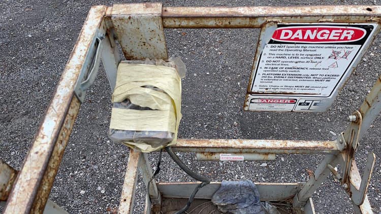 Strato-Lift KRX-20 Other Equipment Lifts for Sale | Tractor Zoom