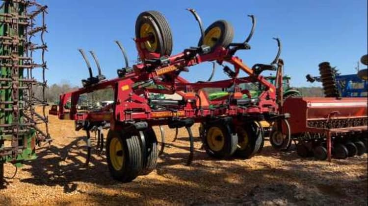 Sunflower 2530 Tillage Chisel Plows for Sale | Tractor Zoom