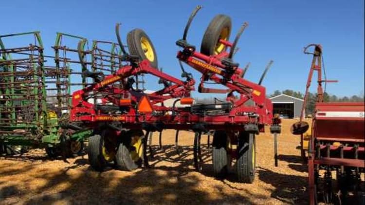 Sunflower 2530 Tillage Chisel Plows for Sale | Tractor Zoom