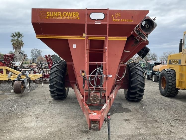 Sunflower 8600 Harvesting Grain Carts for Sale | Tractor Zoom
