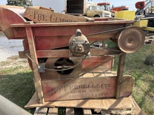 SOLD - Clipper 2B Lot No. 734 Harvesting | Tractor Zoom