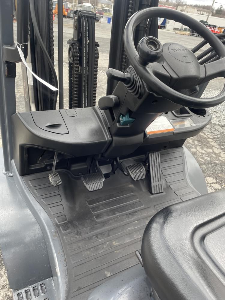 Toyota 8FGCU25 Construction Forklifts for Sale | Tractor Zoom