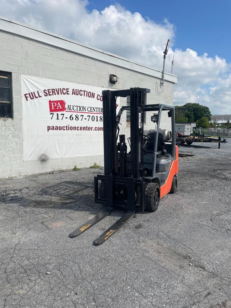 Toyota 8FGCU32 Construction Forklifts for Sale | Tractor Zoom