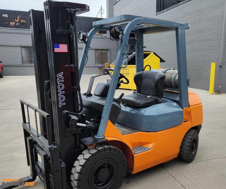 SOLD - Toyota 7FGU25 Construction Forklifts | Tractor Zoom