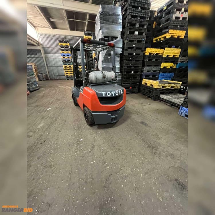 Toyota 8FGU30 Construction Forklifts for Sale | Tractor Zoom
