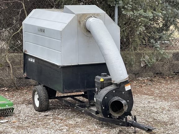 Tractor Zoom - Trac-Vac 880