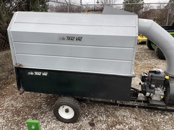 Tractor Zoom - Trac-Vac 880