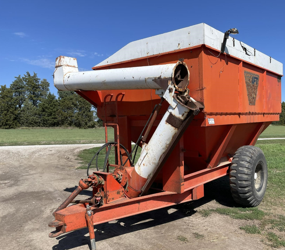SOLD - United Farm Tools 450 Harvesting with 450 Bu | Tractor Zoom
