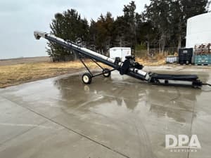 SOLD - Universal 1535 Lot No. 255 Harvesting with 35 Ft | Tractor Zoom