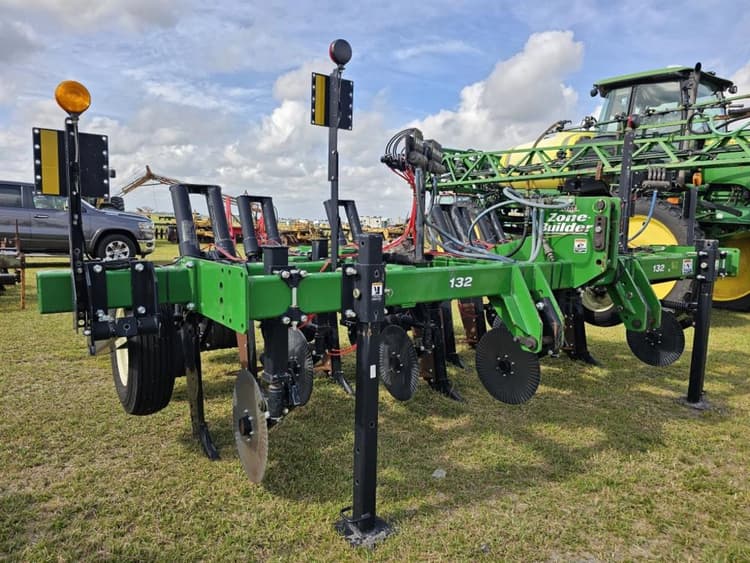 SOLD - Unverferth Zone-Builder 132 Tillage Rippers | Tractor Zoom