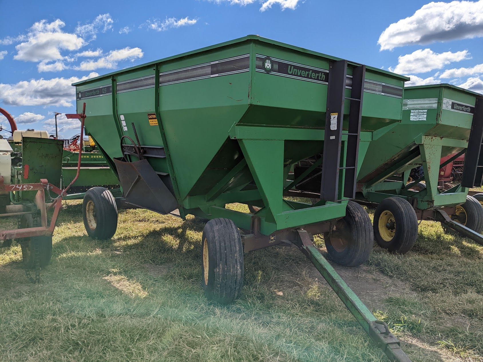 SOLD - Unverferth 325 Harvesting with 325 Bu | Tractor Zoom
