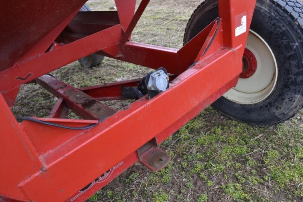 Unverferth 325 Harvesting Gravity Wagons for Sale | Tractor Zoom