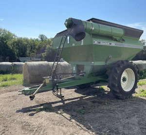 SOLD - Unverferth 4500 Harvesting with 450 Bu | Tractor Zoom