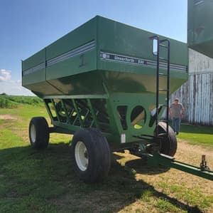 SOLD - Unverferth 530 Harvesting | Tractor Zoom