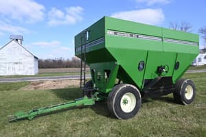 SOLD - Unverferth 530 gravity wagon Harvesting | Tractor Zoom