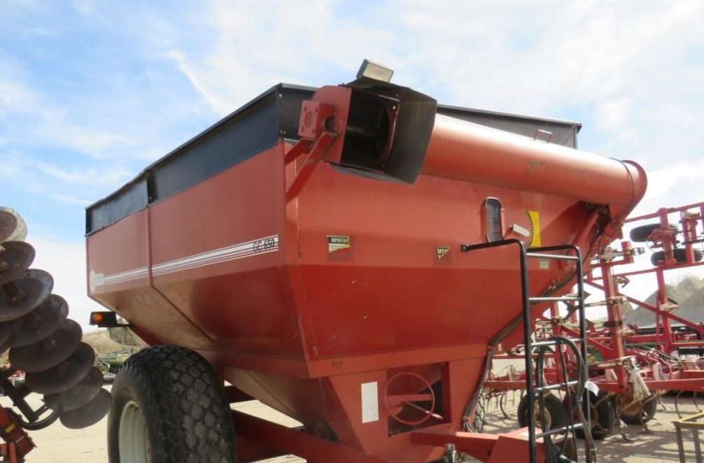 SOLD - Unverferth 650 Harvesting with 650 Bu | Tractor Zoom