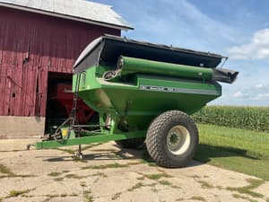 SOLD - Unverferth 7000 Lot No. 5911 Harvesting with 700 Bu | Tractor Zoom